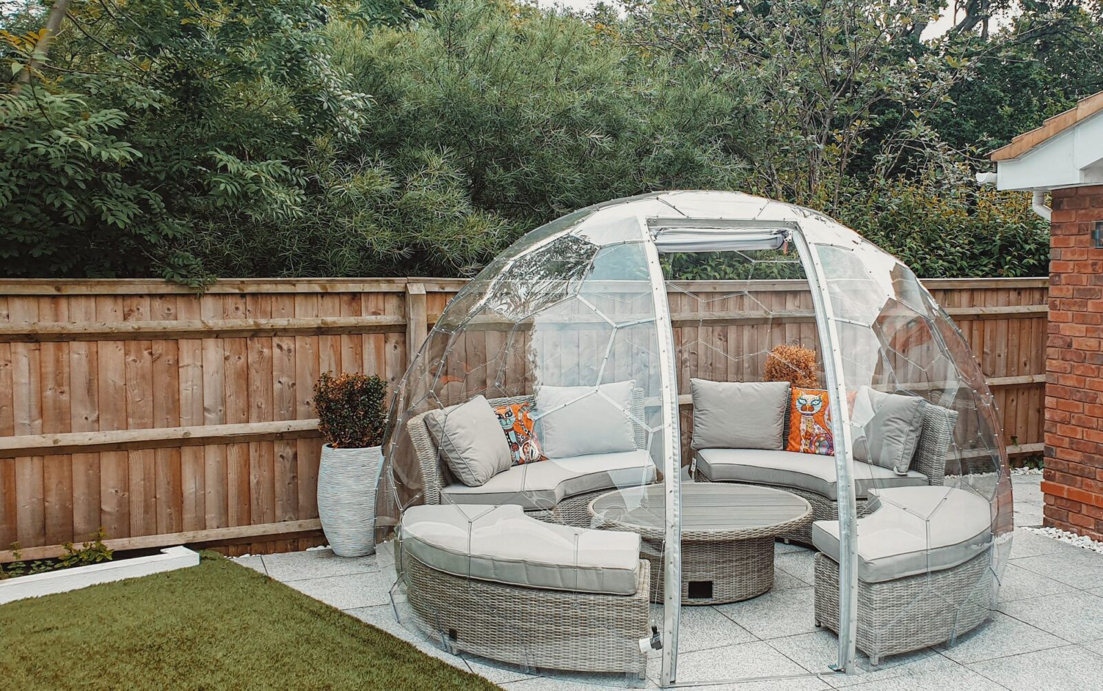 Design an Outdoor Entertainment Area for Dreamy Summer Nights | Modern ...
